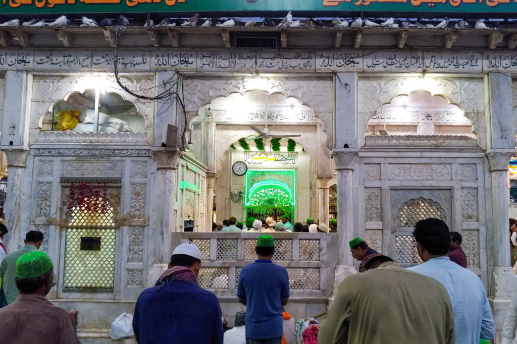 Visiting Data Darbar in Lahore - ORPHANED NATION